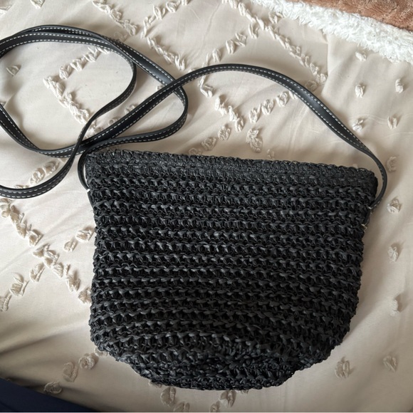 Old Navy | Bags | The Old Navy Straw Black Crossbody Bag Is A Stylish ...